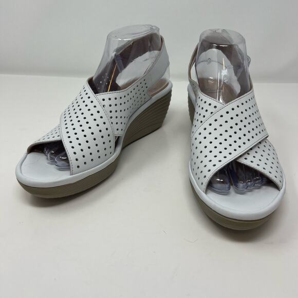 Clarks | Shoes | Clarks Collection Sandals Womens 85 White Reedly ...